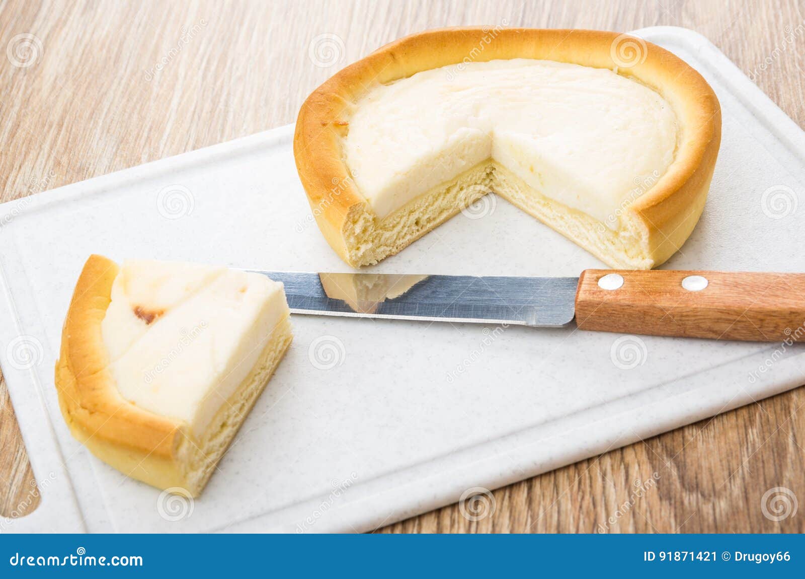 Pieces of Round Cheesecake on Plastic Cutting Board and Knife Stock ...