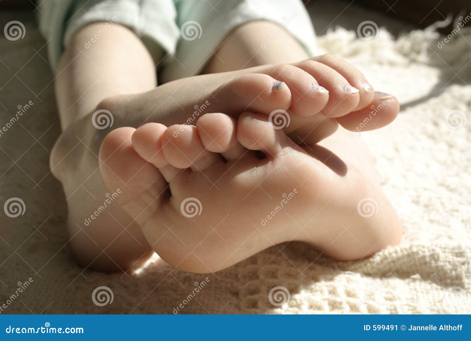 Piedi delle ragazze immagine stock. Immagine di corpo, punte - 599491 Piedi delle ragazze immagine stock. Immagine di corpo, punte - 599491
