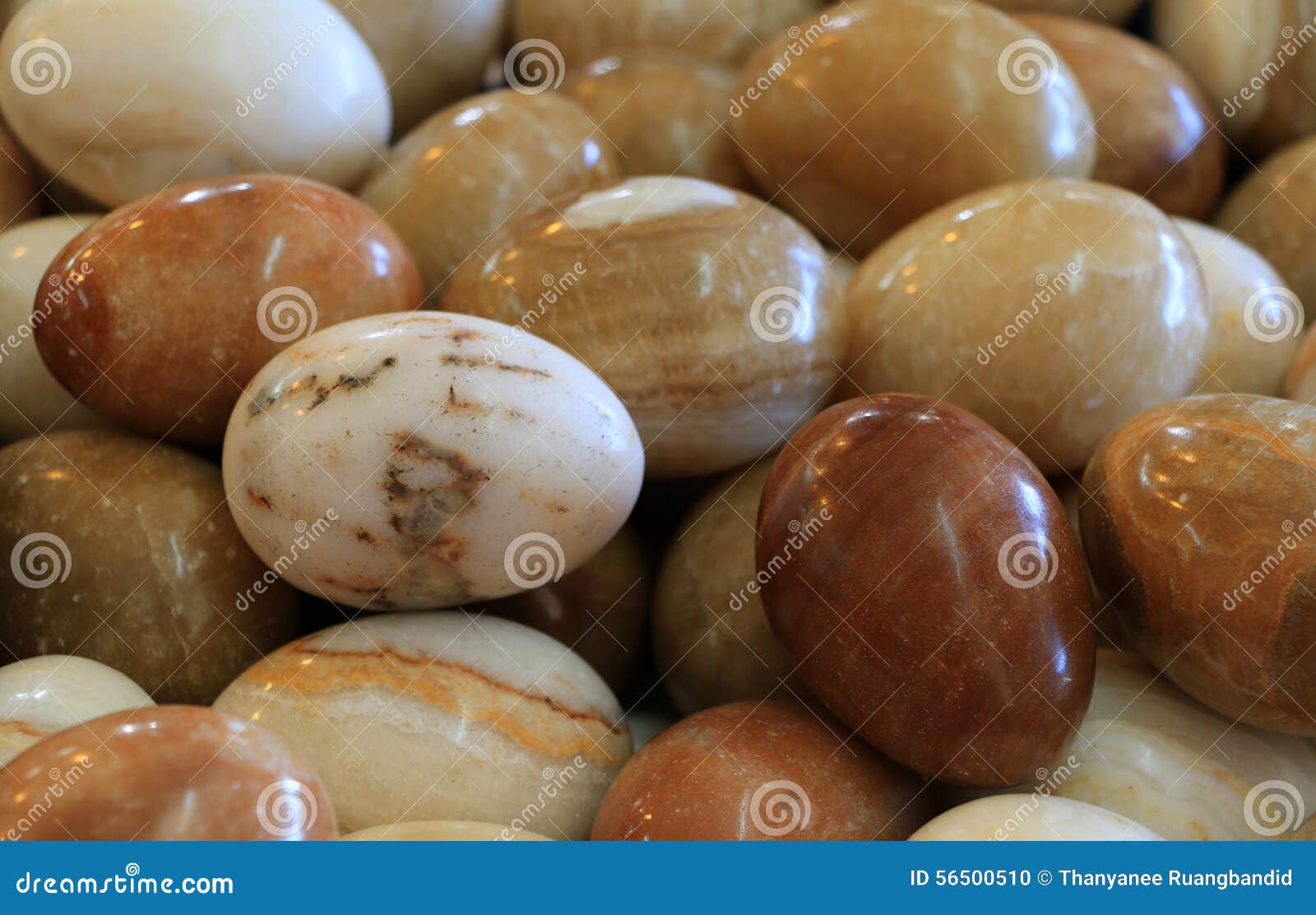 Piedra De La Forma Del Huevo Foto de archivo - Imagen de roca, guijarro ...