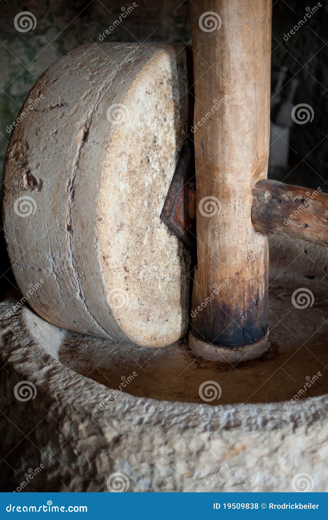 Piedra de molino foto de archivo. Imagen de historia - 19509838