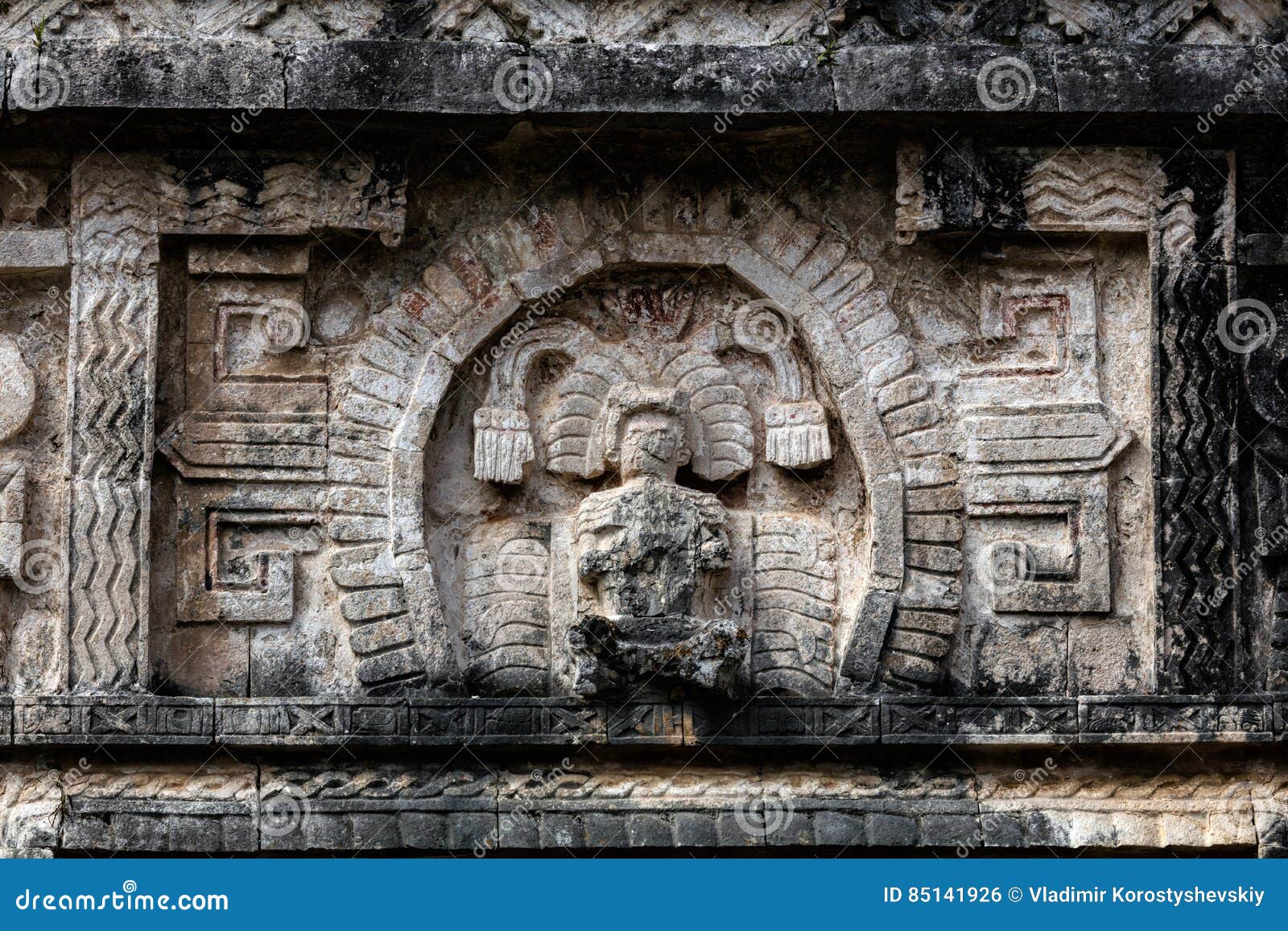 Piedra Maya Antigua Que Talla En Chichen Itza Foto de archivo - Imagen ...