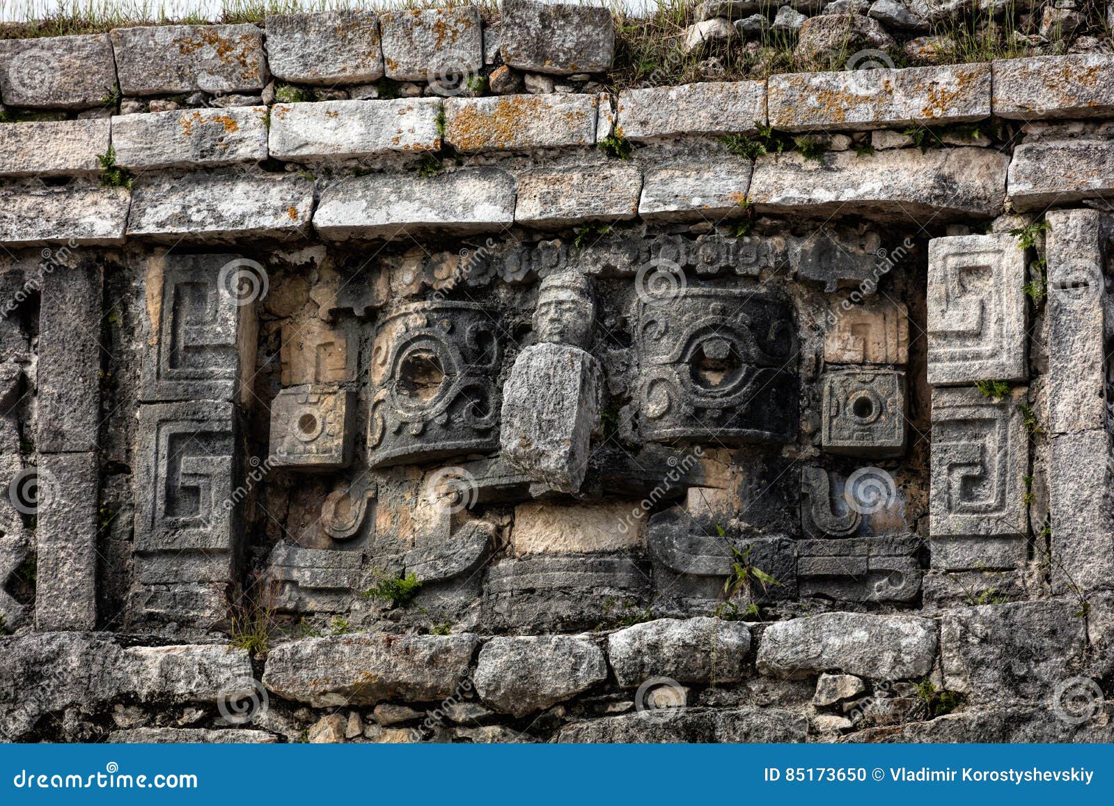 Piedra Maya Antigua Que Talla En Chichen Itza Foto de archivo - Imagen ...