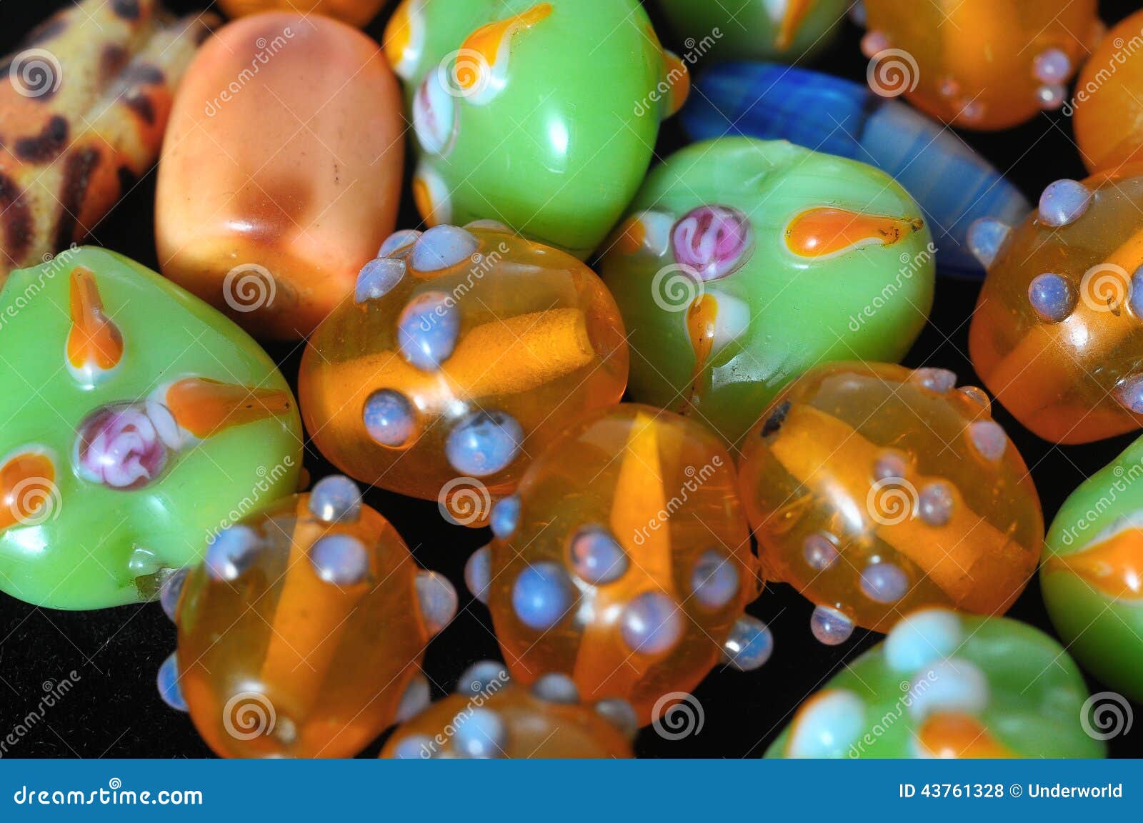 Piedras Del Vidrio De Murano Foto de archivo - Imagen de cadena, gema ...