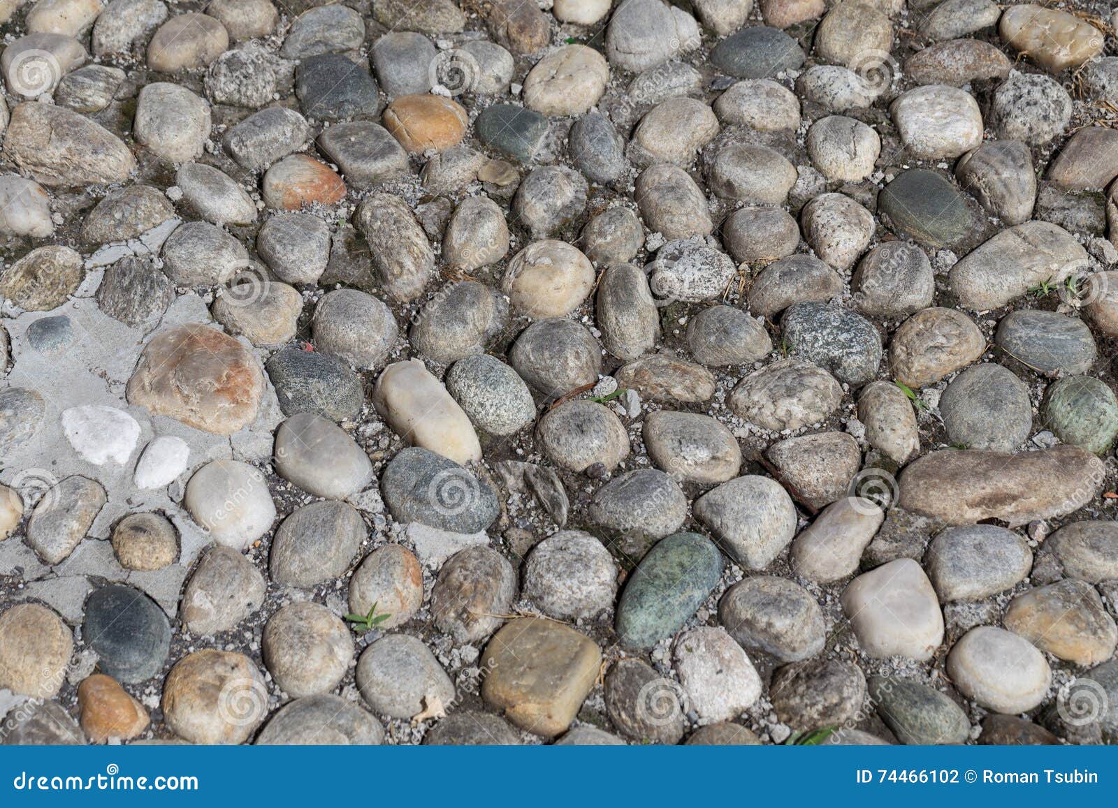Piedras Redondas En La Tierra Foto de archivo - Imagen de camino, suelo ...