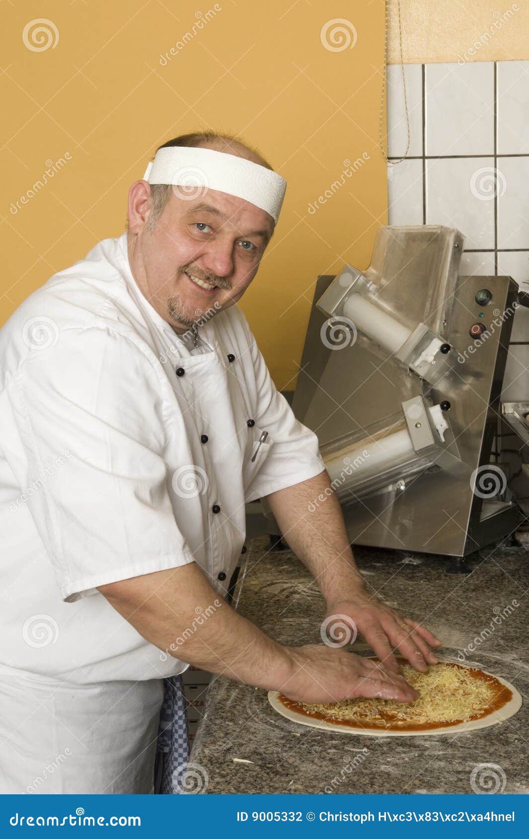 Piekarz pizza zdjęcie stock. Obraz złożonej z ciasto, pizza - 9005332