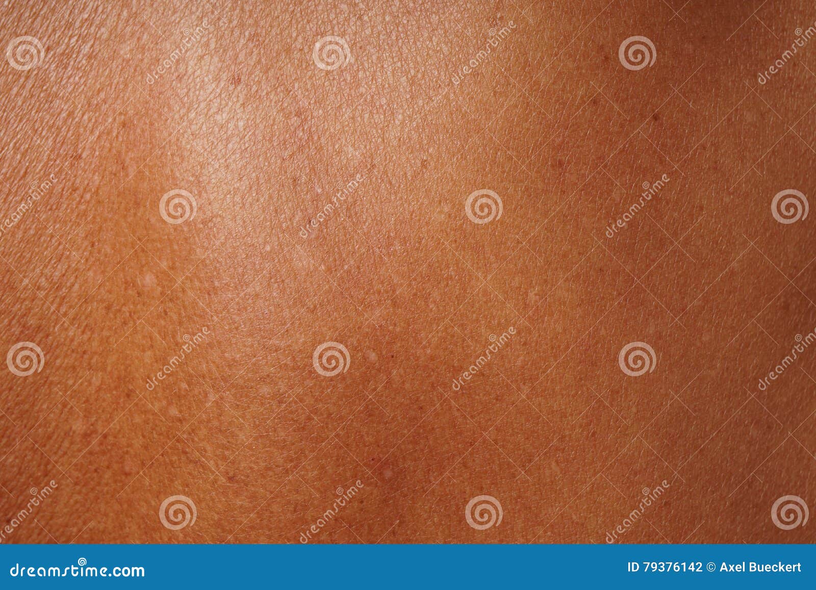 Piel madura bronceada foto de archivo. Imagen de maduro - 79376142