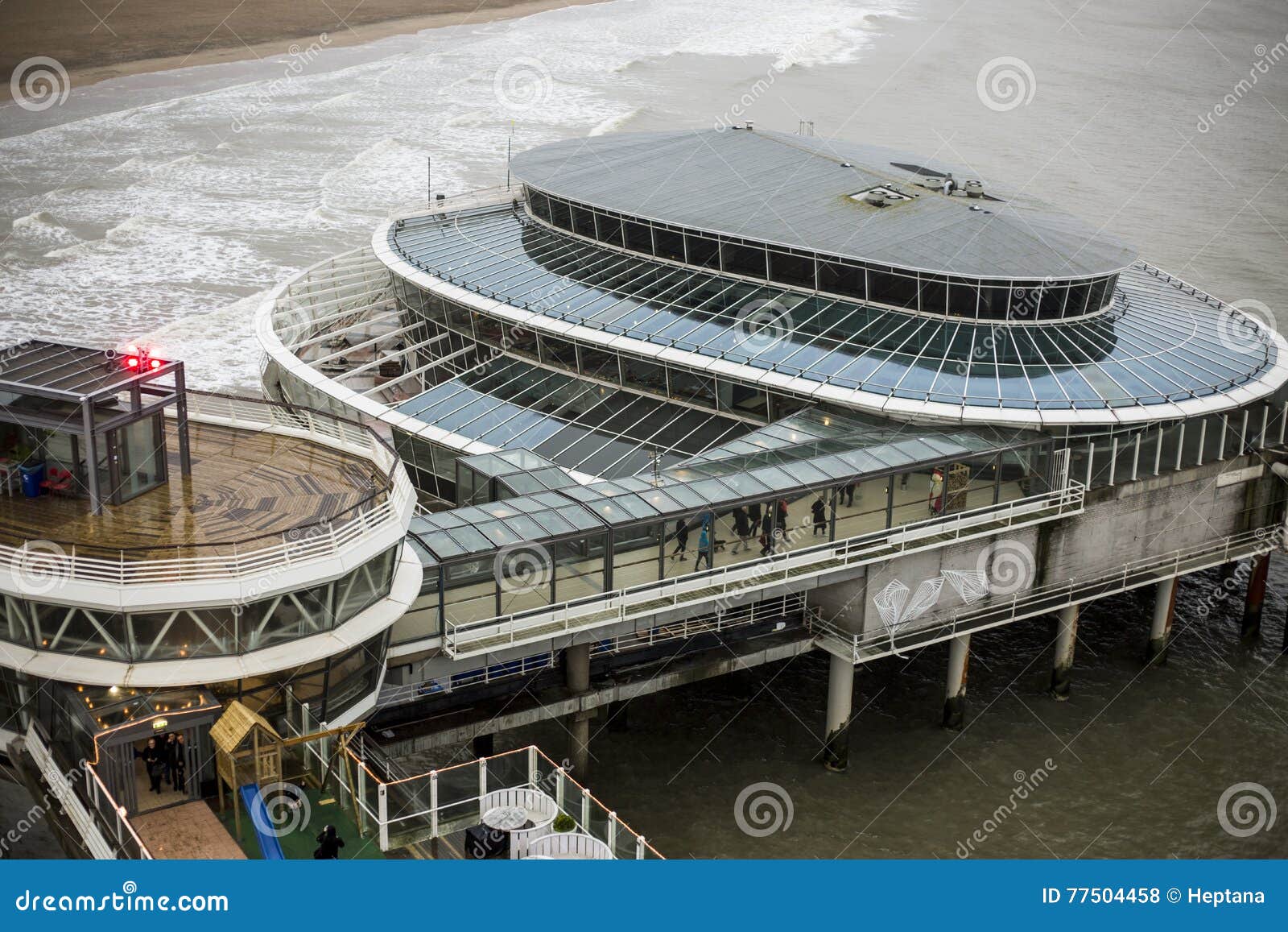 Pier Auf Dem Strand Von Scheveningen, Den Haag Redaktionelles Stockfoto ...