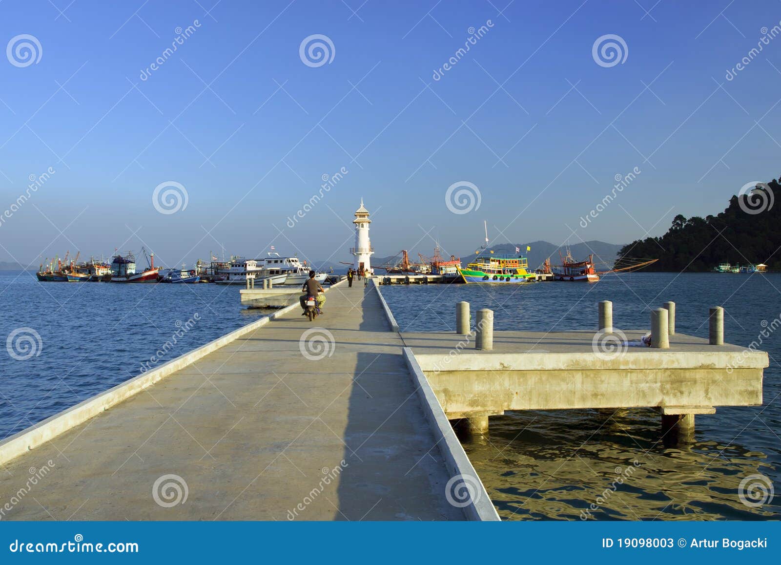 Pier in Bang Bao Bay stock image. Image of water, thailand - 19098003