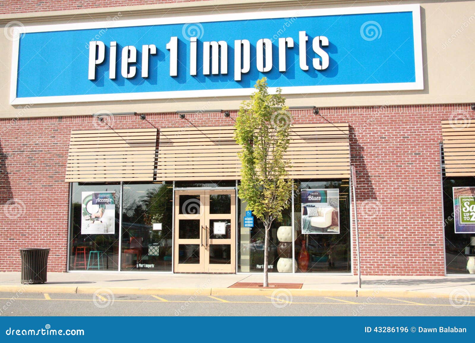 Pier 1 Imports editorial photo. Image of decor, decoration - 43286196