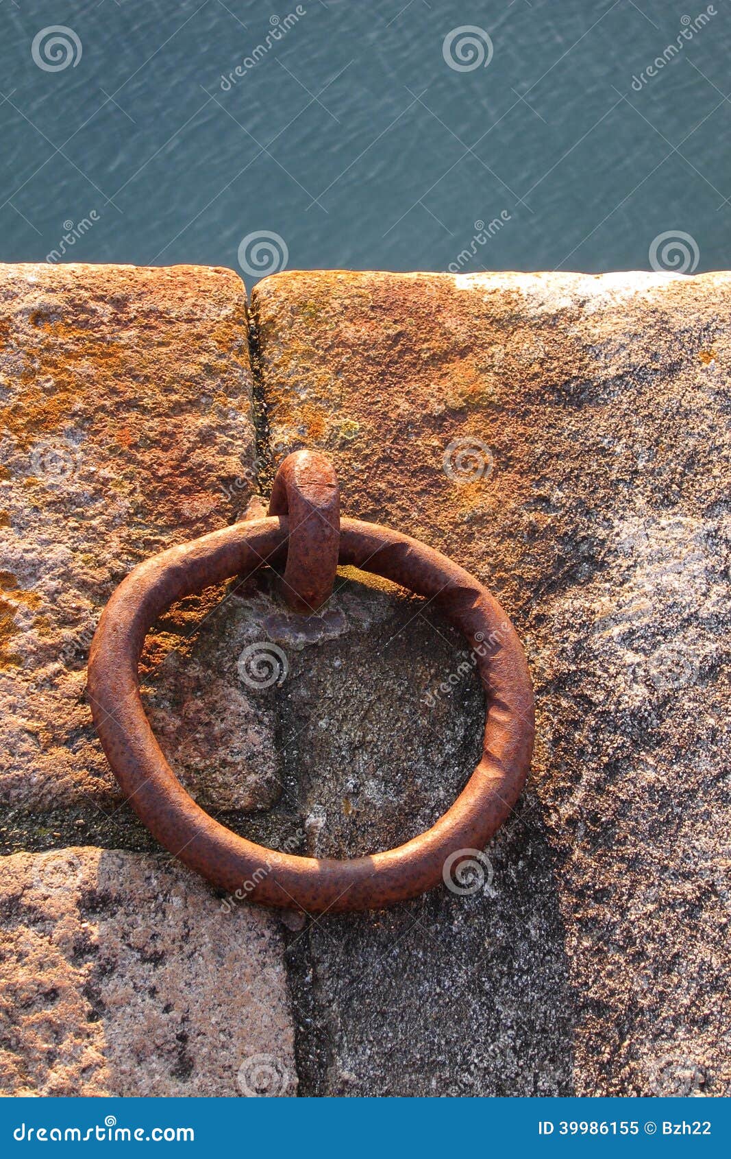 Pier mooring ring stock image. Image of secure, ship - 39986155