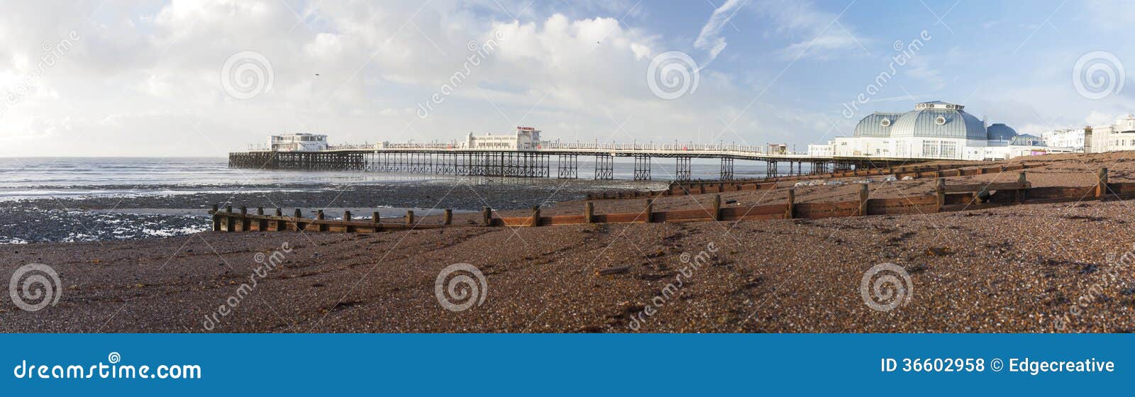 Pier und Strand Worthing stockfoto. Bild von seebrücke - 36602958