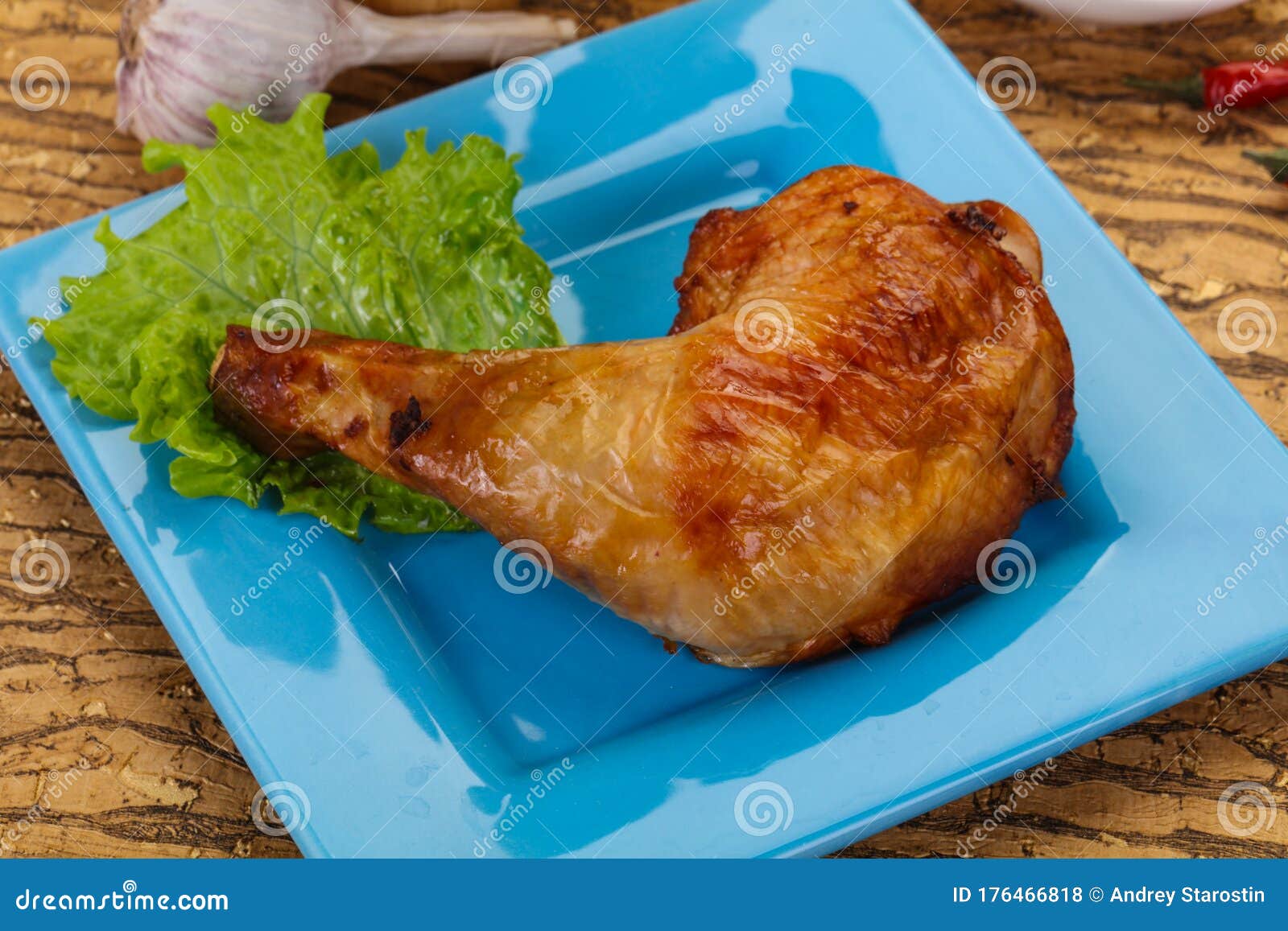 Pierna de pollo asada foto de archivo. Imagen de poultry - 176466818