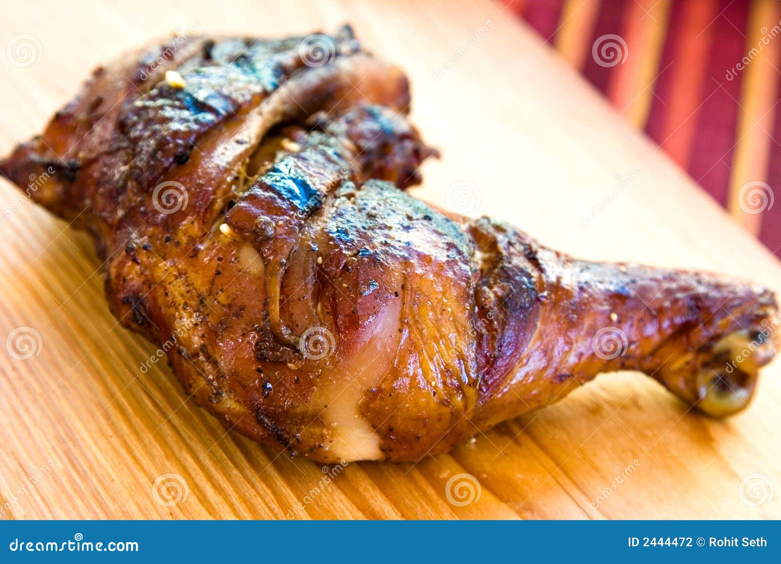 Pierna De Pollo Asada a La Parilla Foto de archivo - Imagen de comedor ...