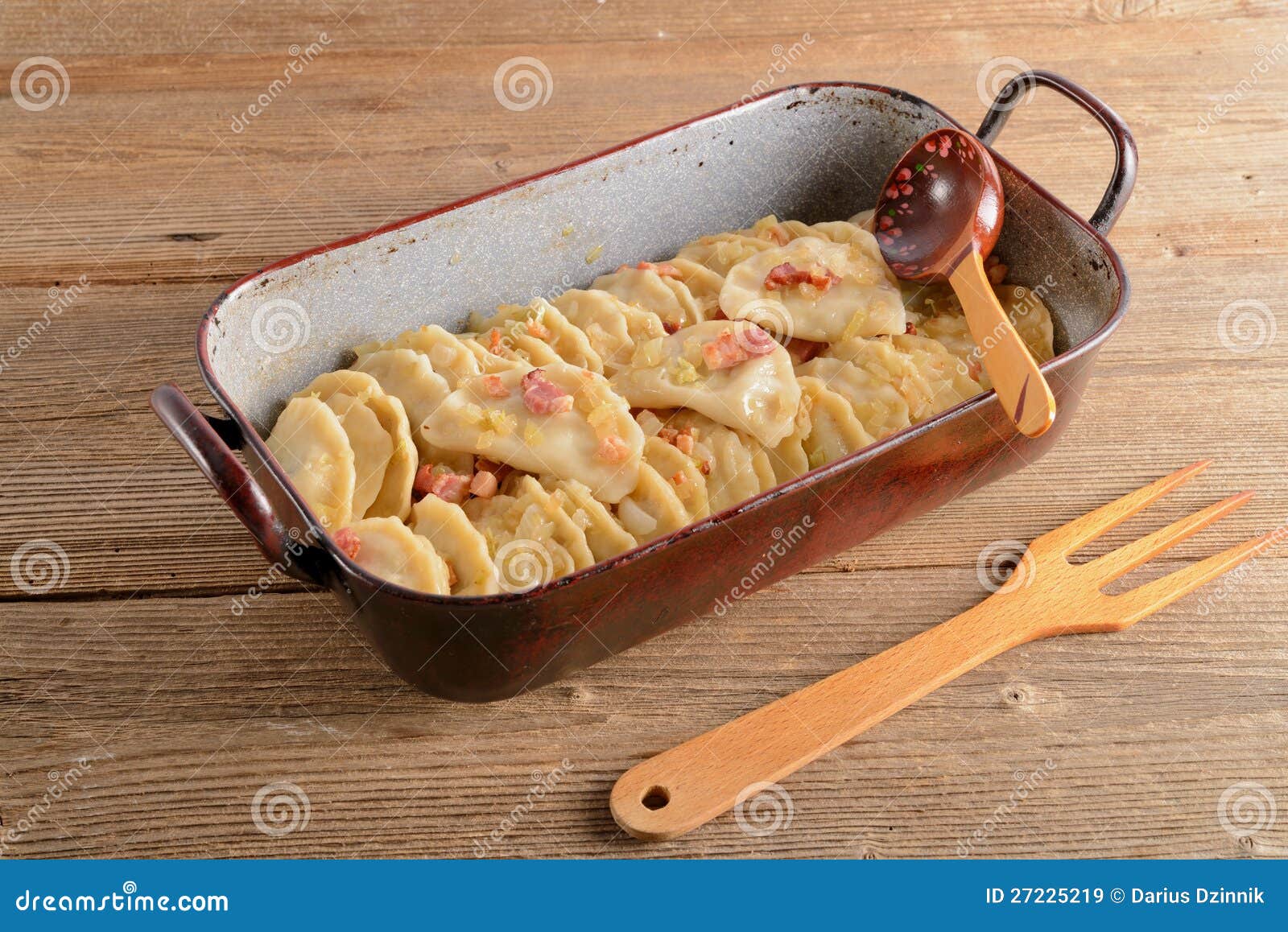 Pierogi.Polish naczynie obraz stock. Obraz złożonej z restauracja ...
