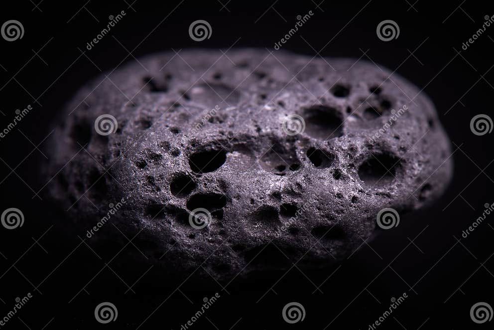 Pierre Poreuse Noire De Basalte Photo stock - Image du fermer, granit ...