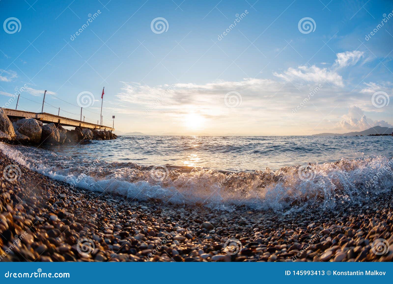 Pierres De Plage Sur Le Bord De La Mer E R Wallpaper Image stock ...
