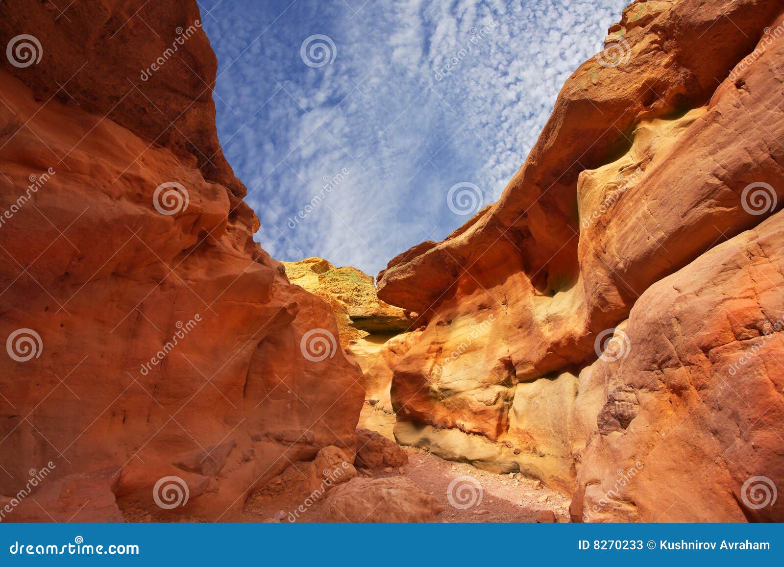 Pierres de rouge de gorge image stock. Image du rouge - 8270233