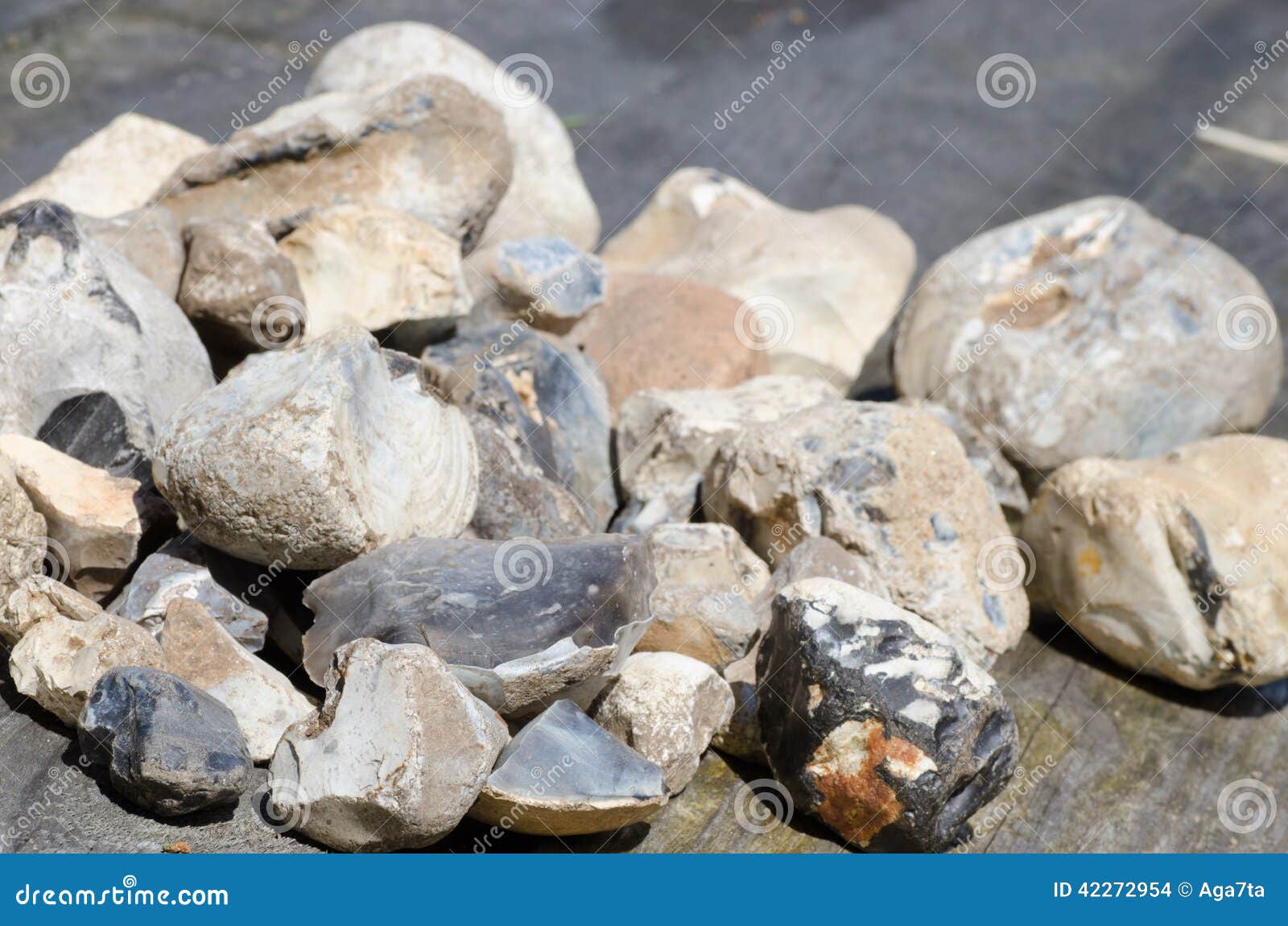Pierres de silex photo stock. Image du pierres, firestone - 42272954