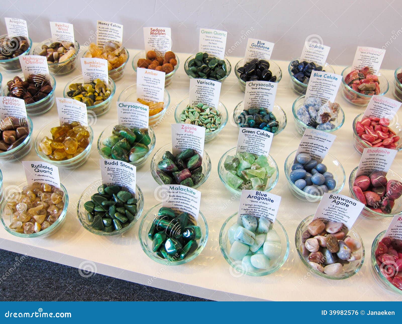 Pierres gemmes photo stock. Image du quartz, cristal - 39982576