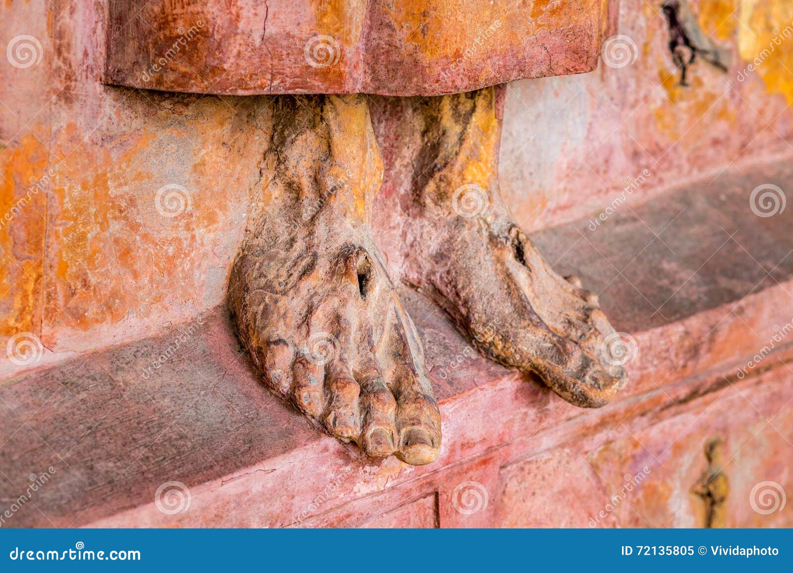 Pies con los estigmas imagen de archivo. Imagen de detalles - 72135805