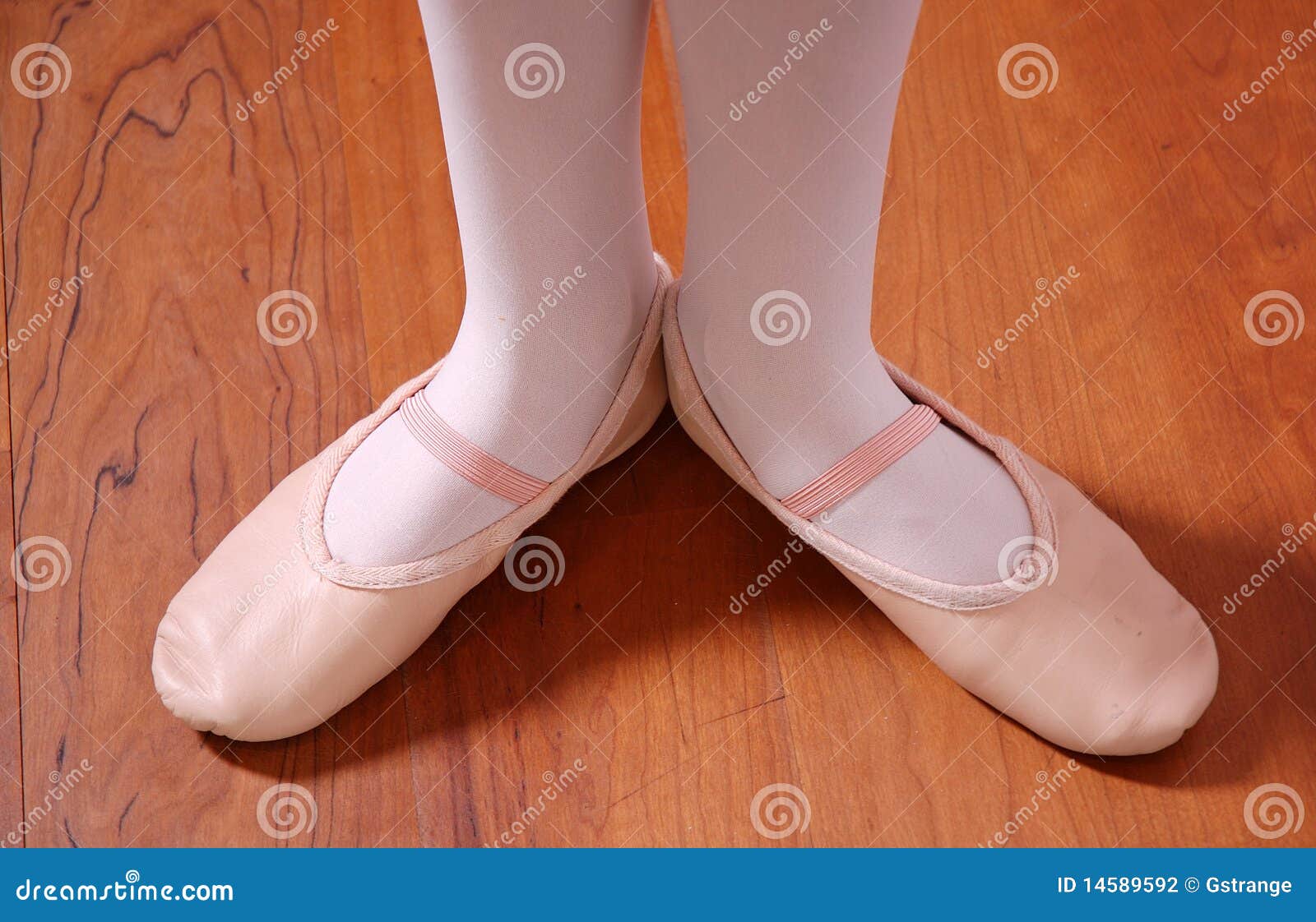 Pies del ballet foto de archivo. Imagen de zapatos, deslizadores - 14589592