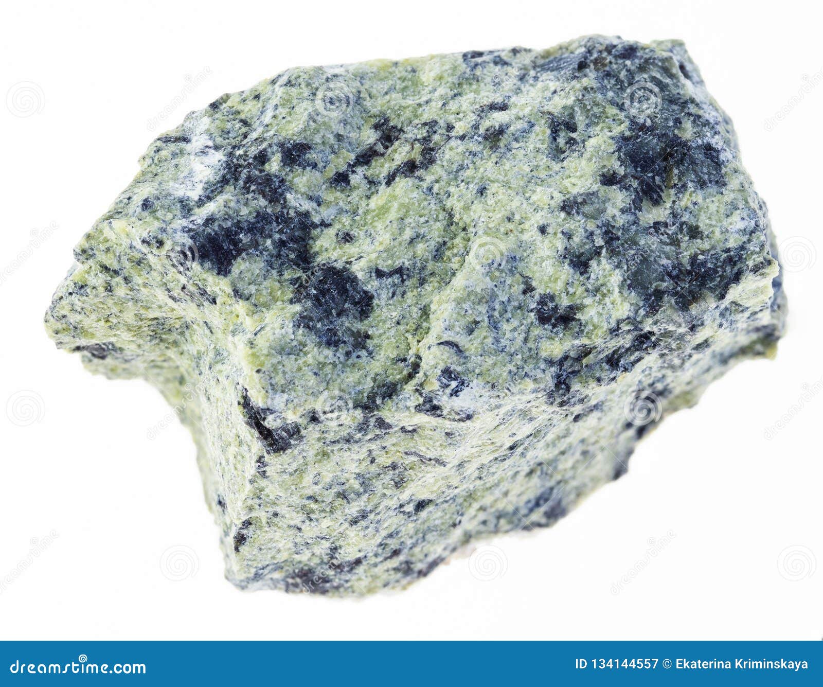 Pietra Cruda Della Serpentinite Su Bianco Immagine Stock - Immagine di ...