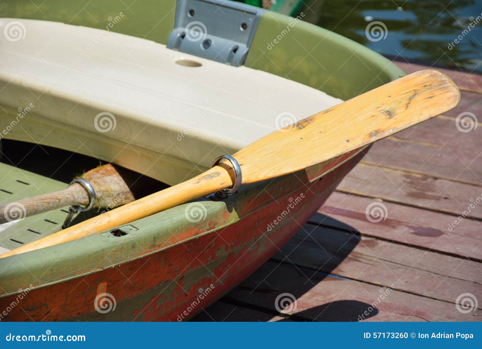 Pieza De Un Remo Y De Un Barco Foto de archivo - Imagen de isla ...