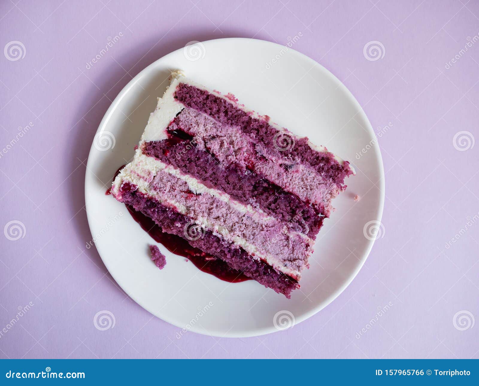 Pieza morada del pastel foto de archivo. Imagen de casero - 157965766