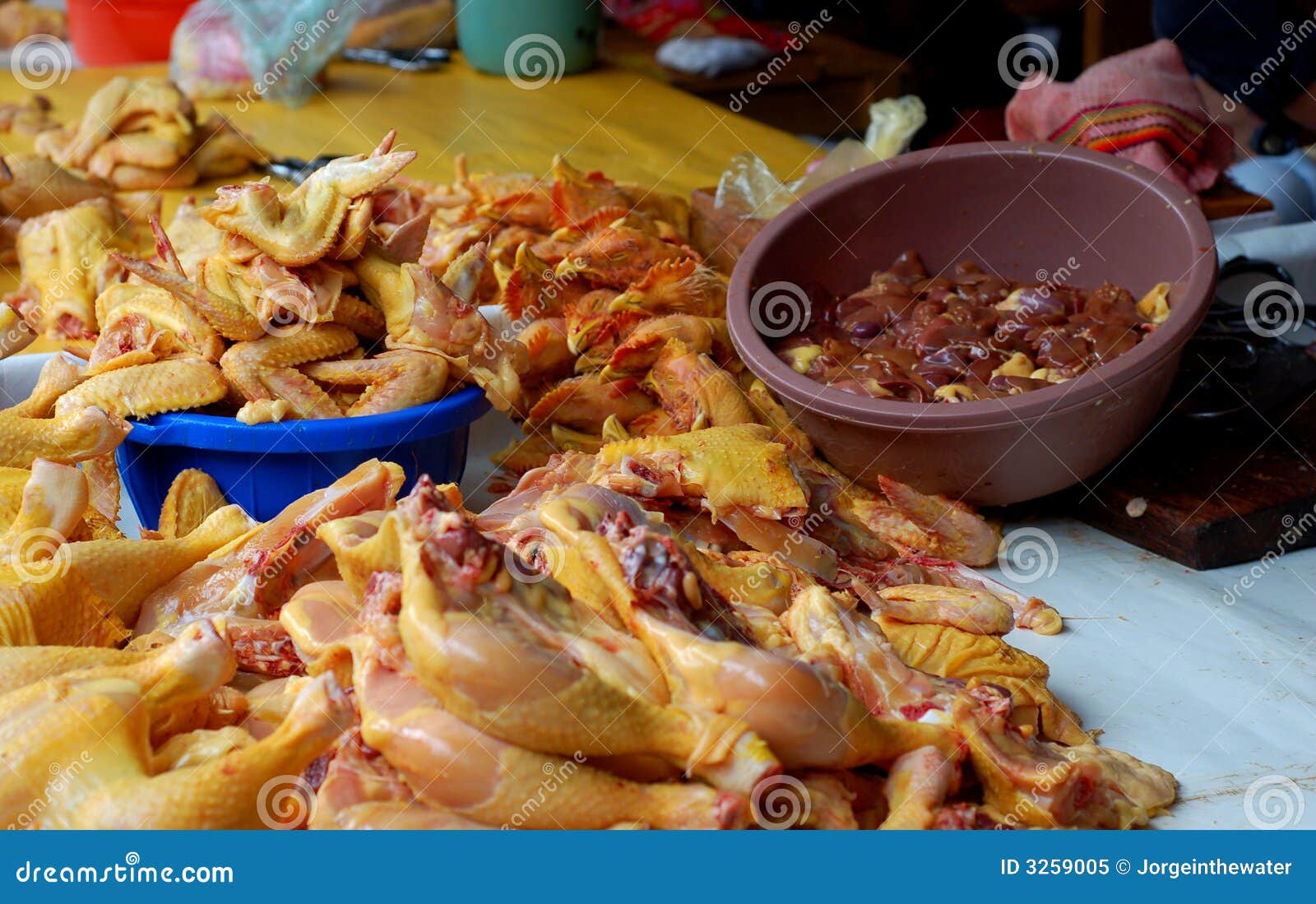 Piezas del pollo imagen de archivo. Imagen de corazones - 3259005