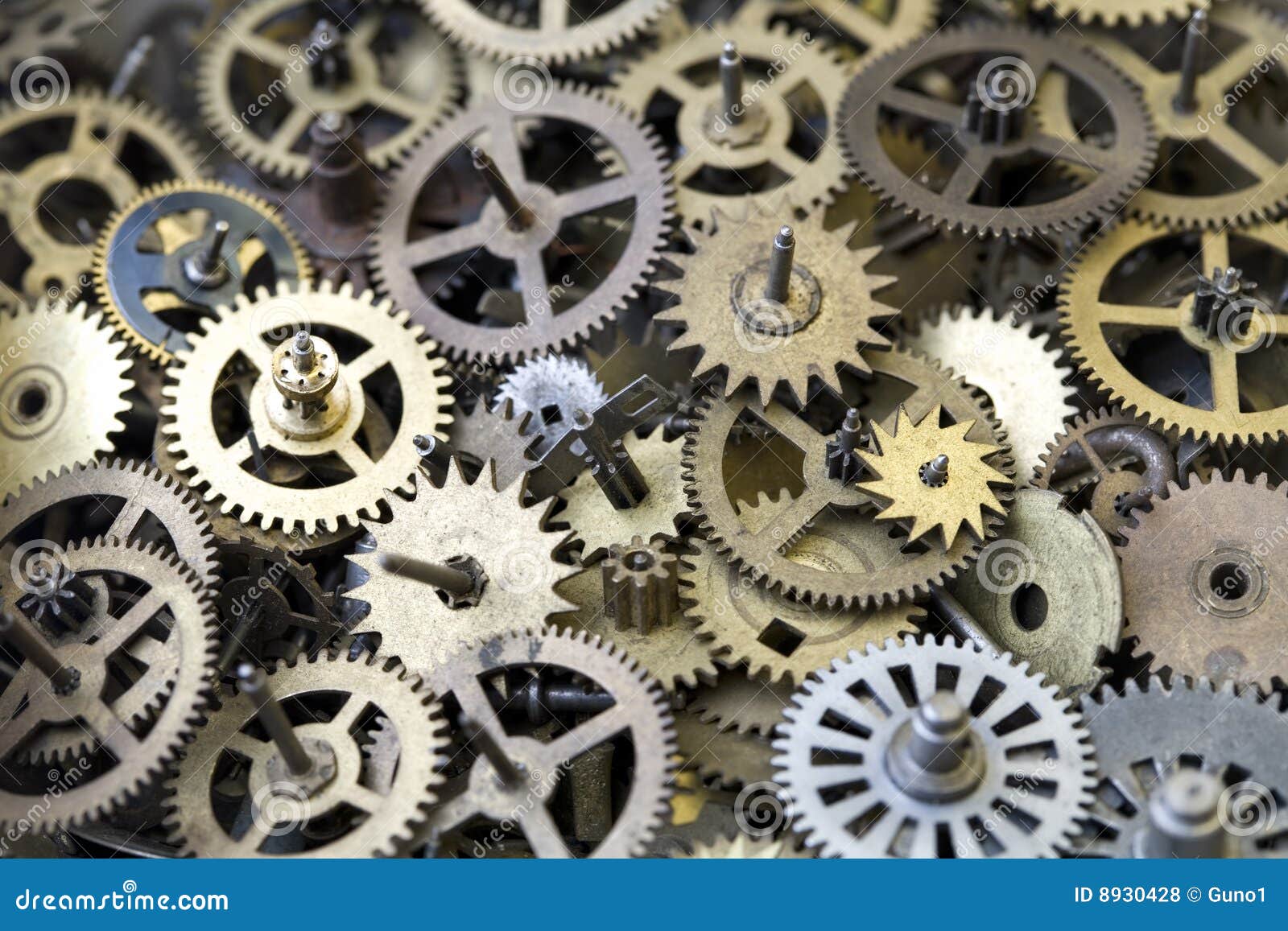 Piezas del reloj foto de archivo. Imagen de reloj, antigüedades - 8930428