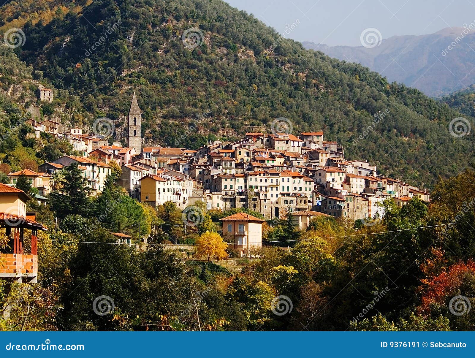 Pigna, Eine Stadt in Ligurien, Italien Stockbild - Bild von szenisch ...