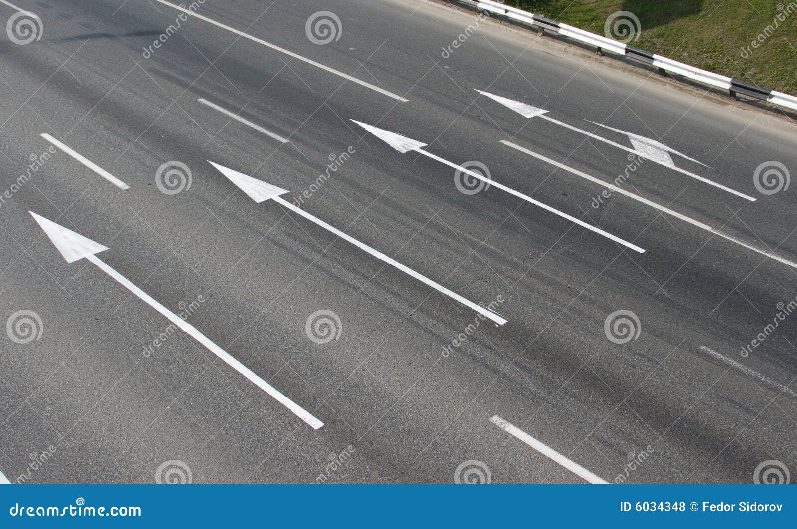 Pijlen 1 van de weg stock foto. Image of rijweg, bewegingen - 6034348