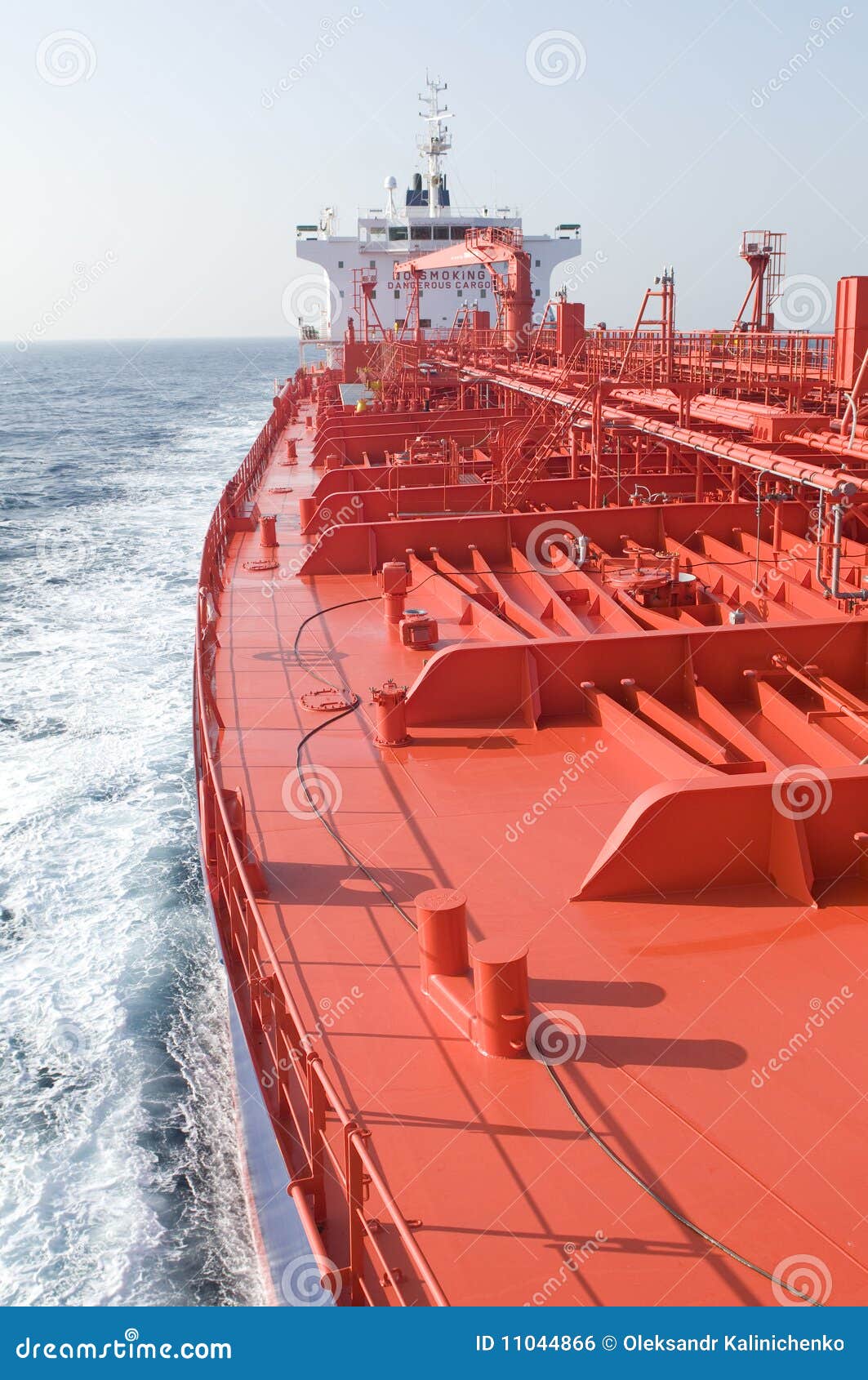 Pijpen Op Het Dek Van De Tanker Stock Foto - Image of moeilijk, lading ...