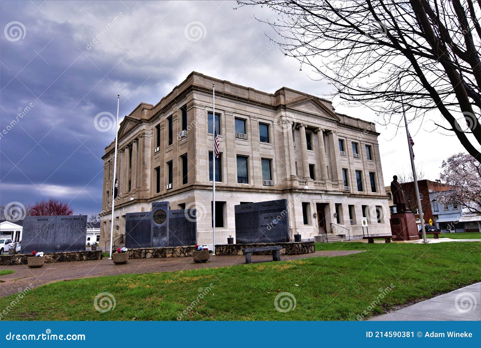 Pike county MO courthouse stock image. Image of courthouse - 214590381