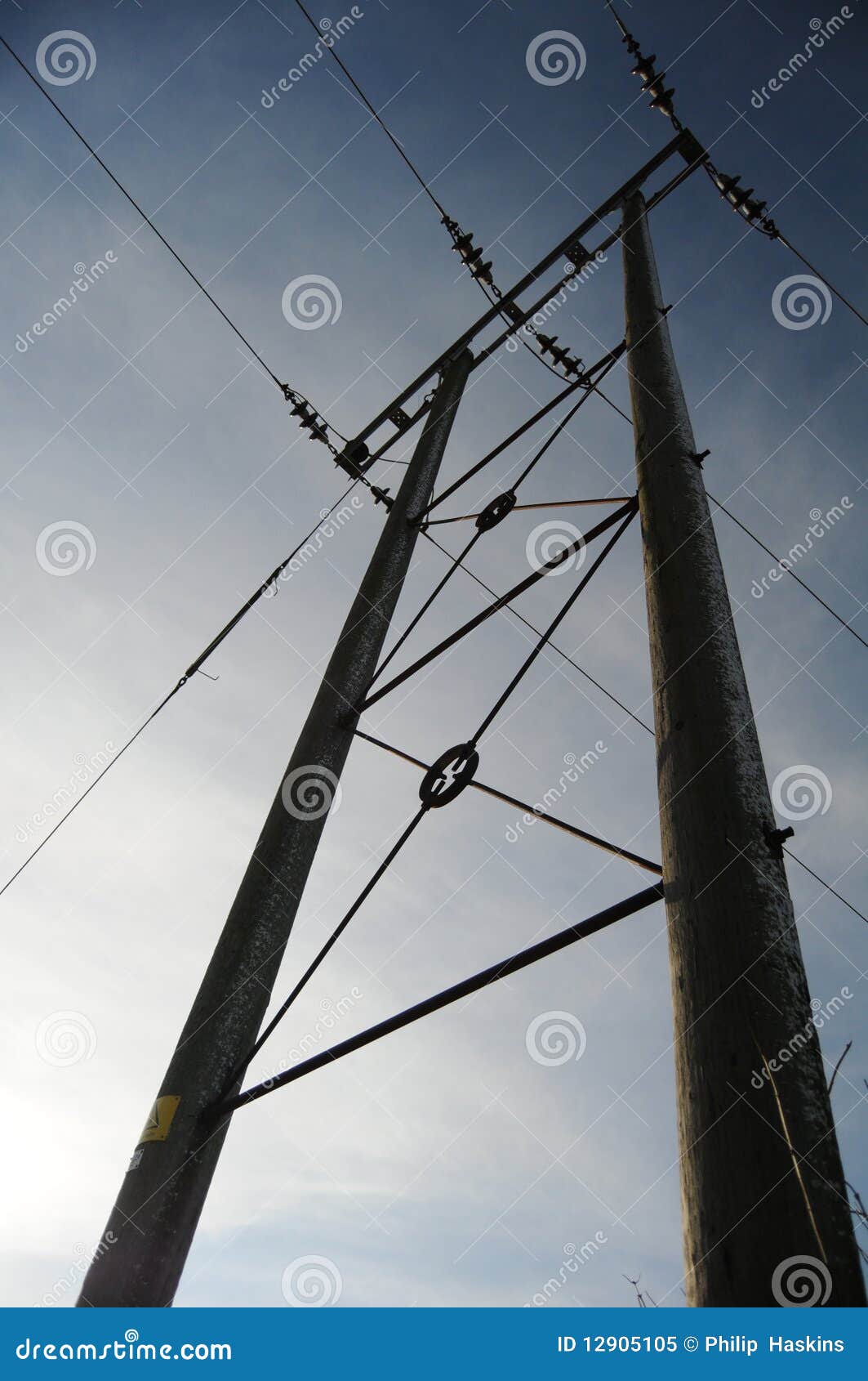 Pilón de la electricidad imagen de archivo. Imagen de cables - 12905105