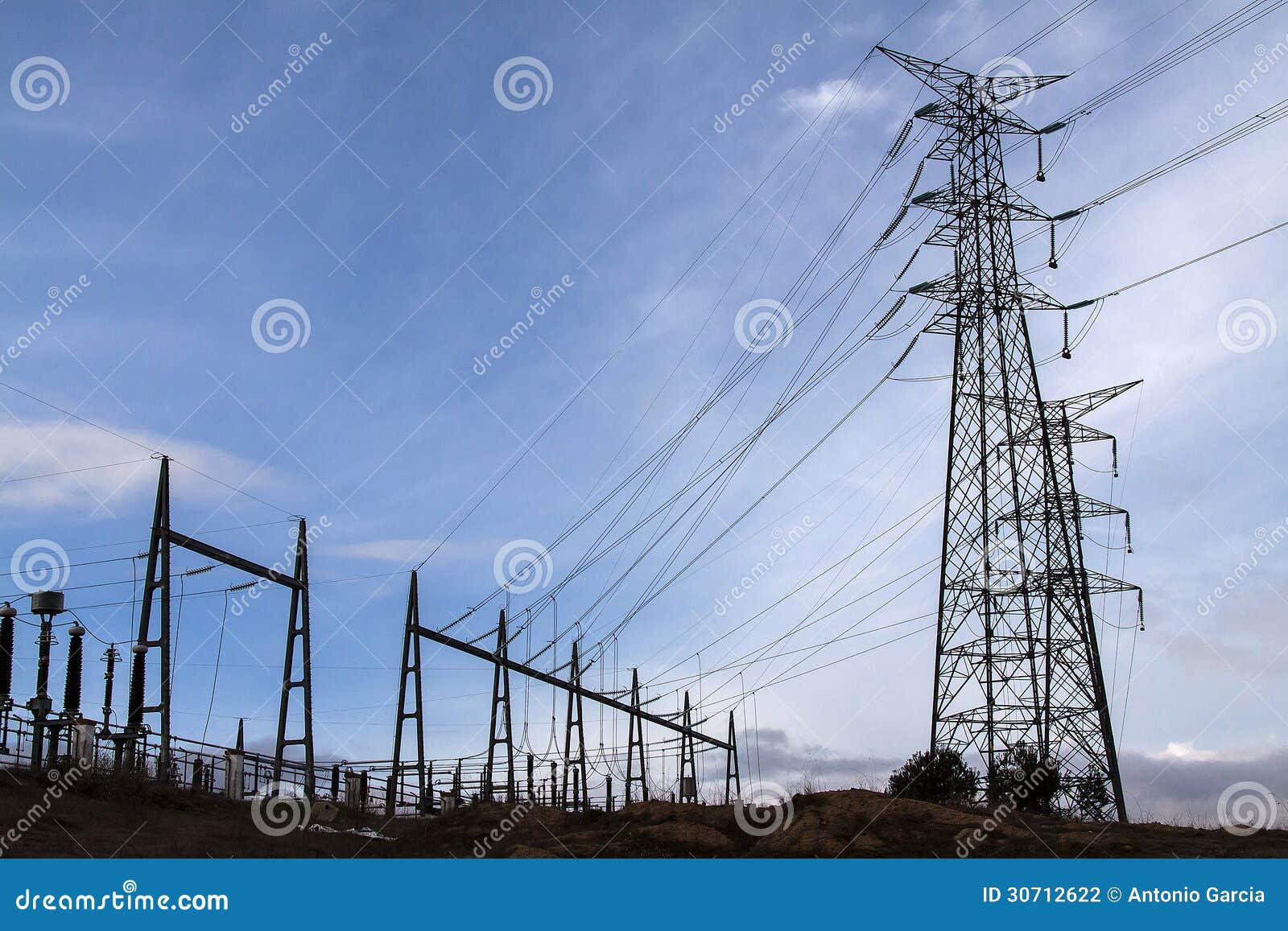 Pilón eléctrico foto de archivo. Imagen de cable, electricidad - 30712622