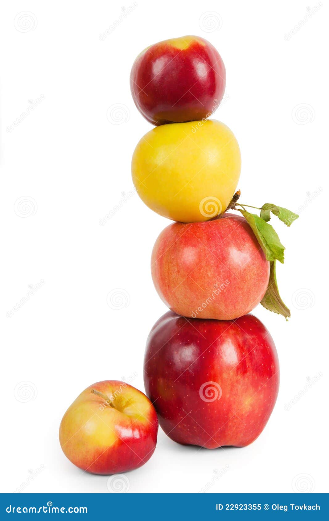 Pila de cuatro manzanas, imagen de archivo. Imagen de refresco - 22923355