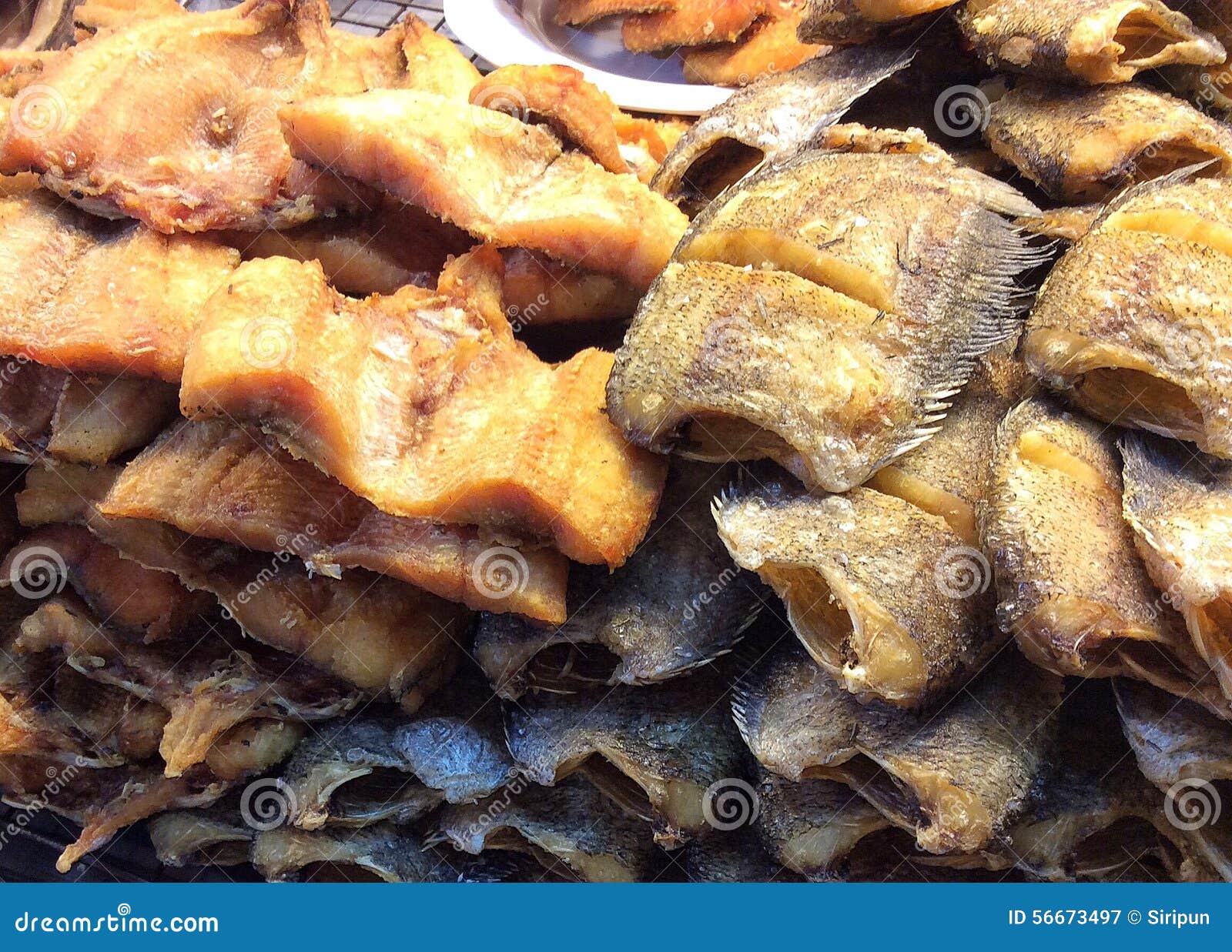 Pila de Fried Fish imagen de archivo. Imagen de seco - 56673497