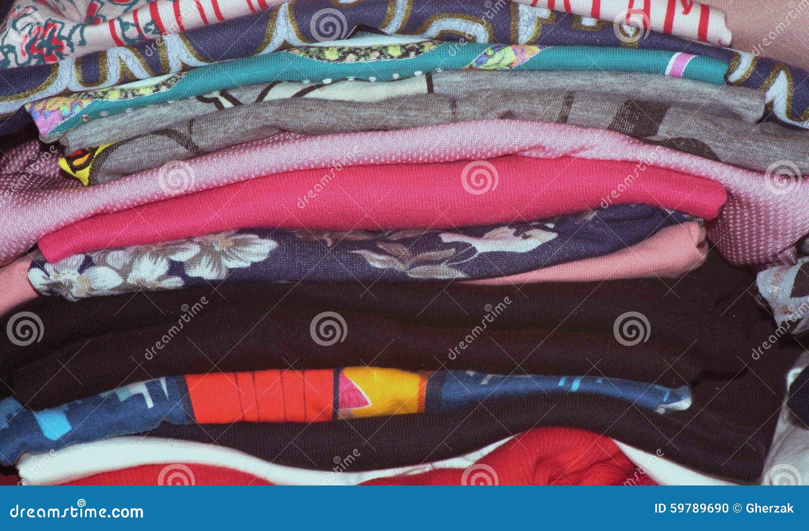 Pila de la ropa foto de archivo. Imagen de mercado, dévil - 59789690