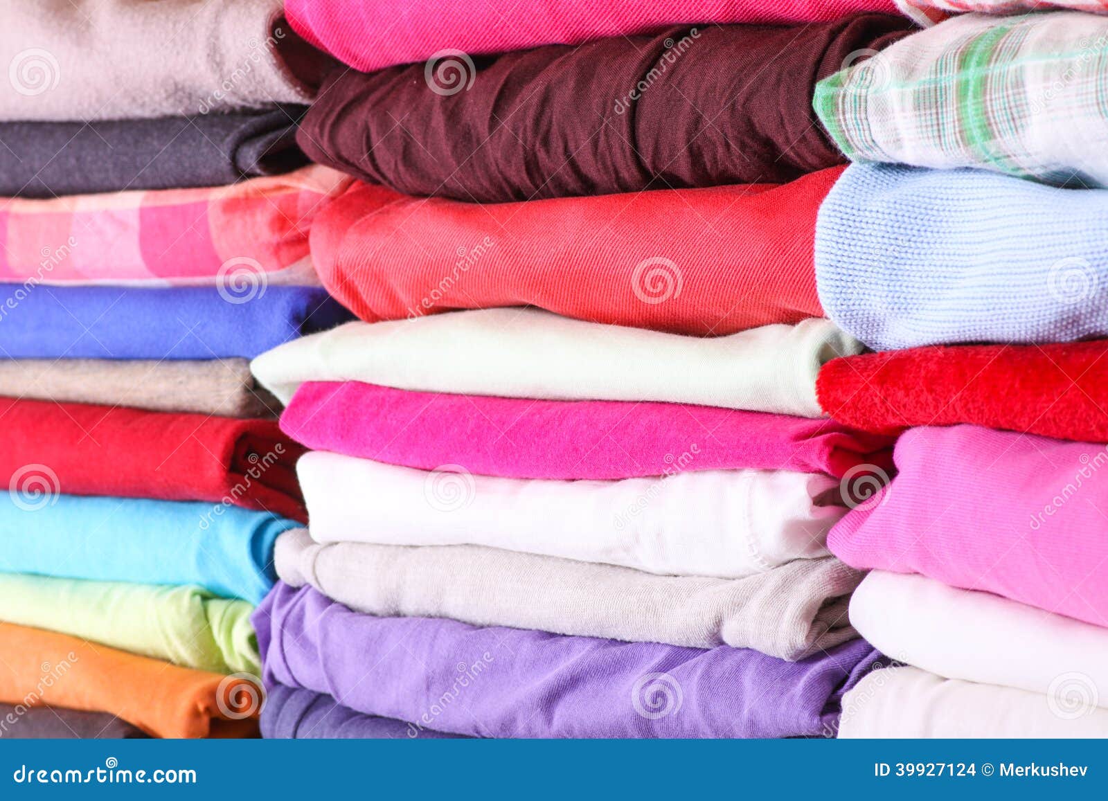 Pila de ropa colorida foto de archivo. Imagen de grupo - 39927124