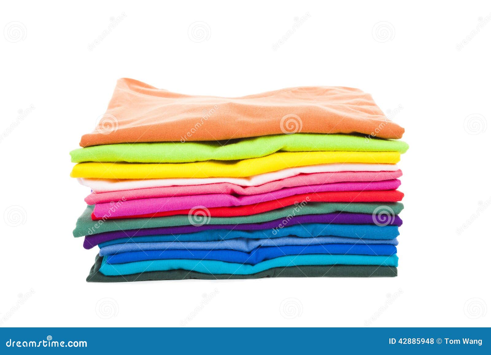 Pila De Ropa Colorida Con El Fondo Blanco Foto de archivo - Imagen de ...