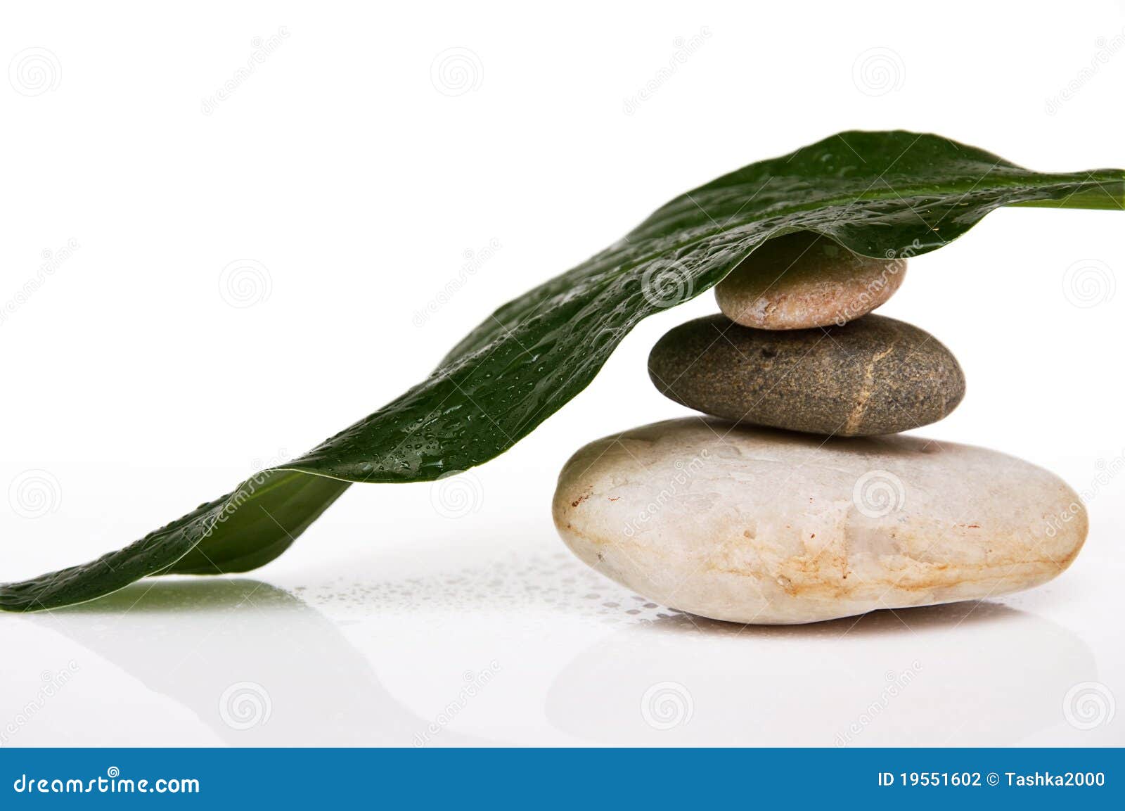 Pila De Tres Rocas Redondeadas Foto de archivo - Imagen de equilibrio ...