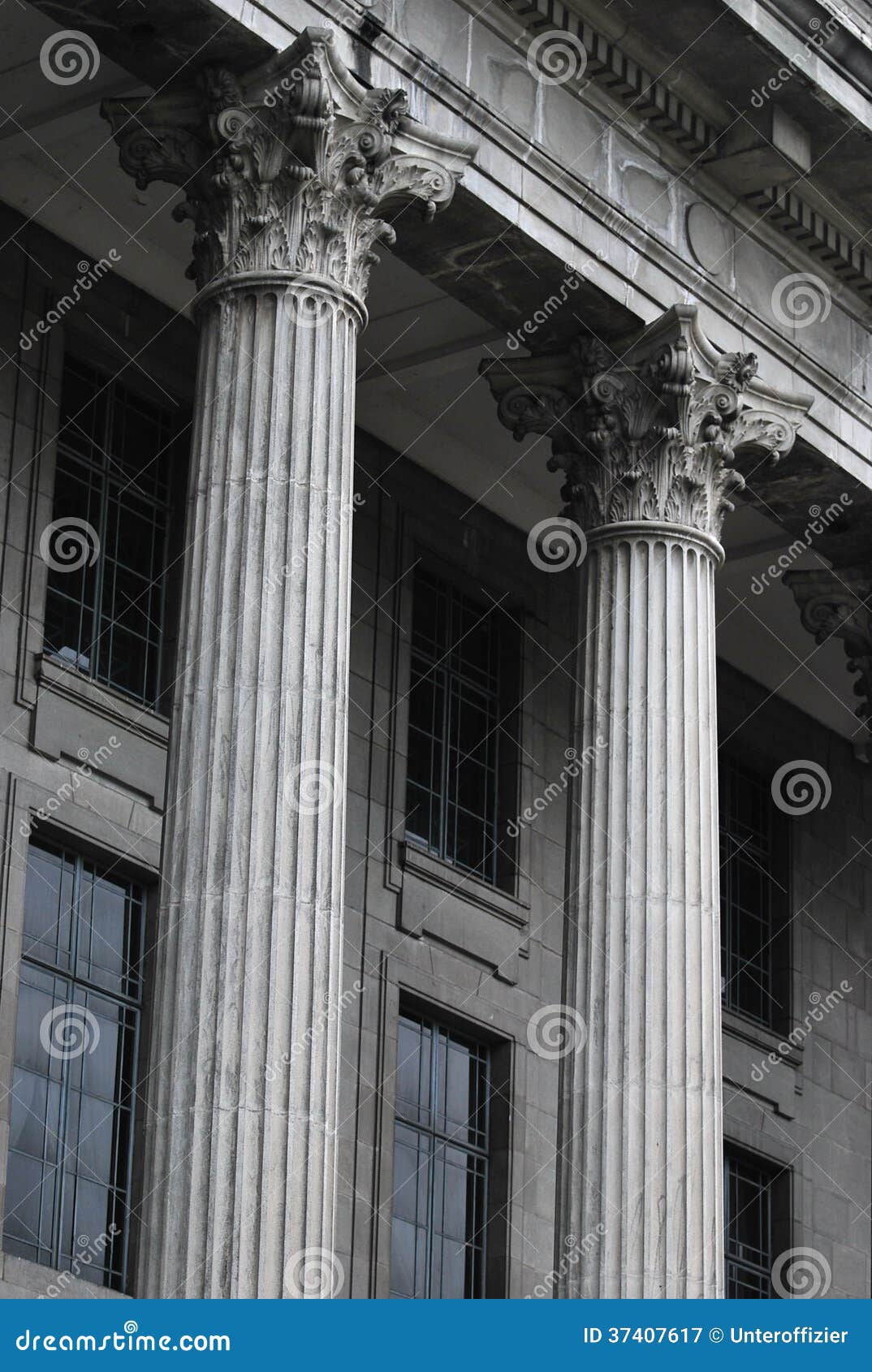 Pilares del edificio imagen de archivo. Imagen de ayuda - 37407617