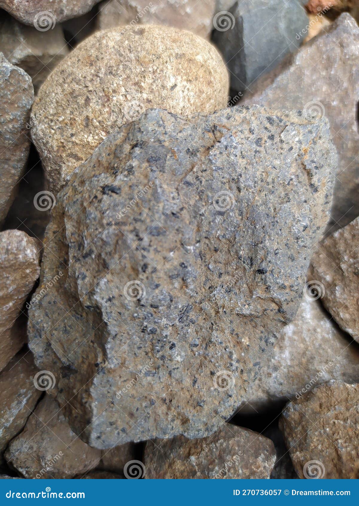 Pile of Broken Brown Pebbles Stock Image - Image of stonewall, trunk ...