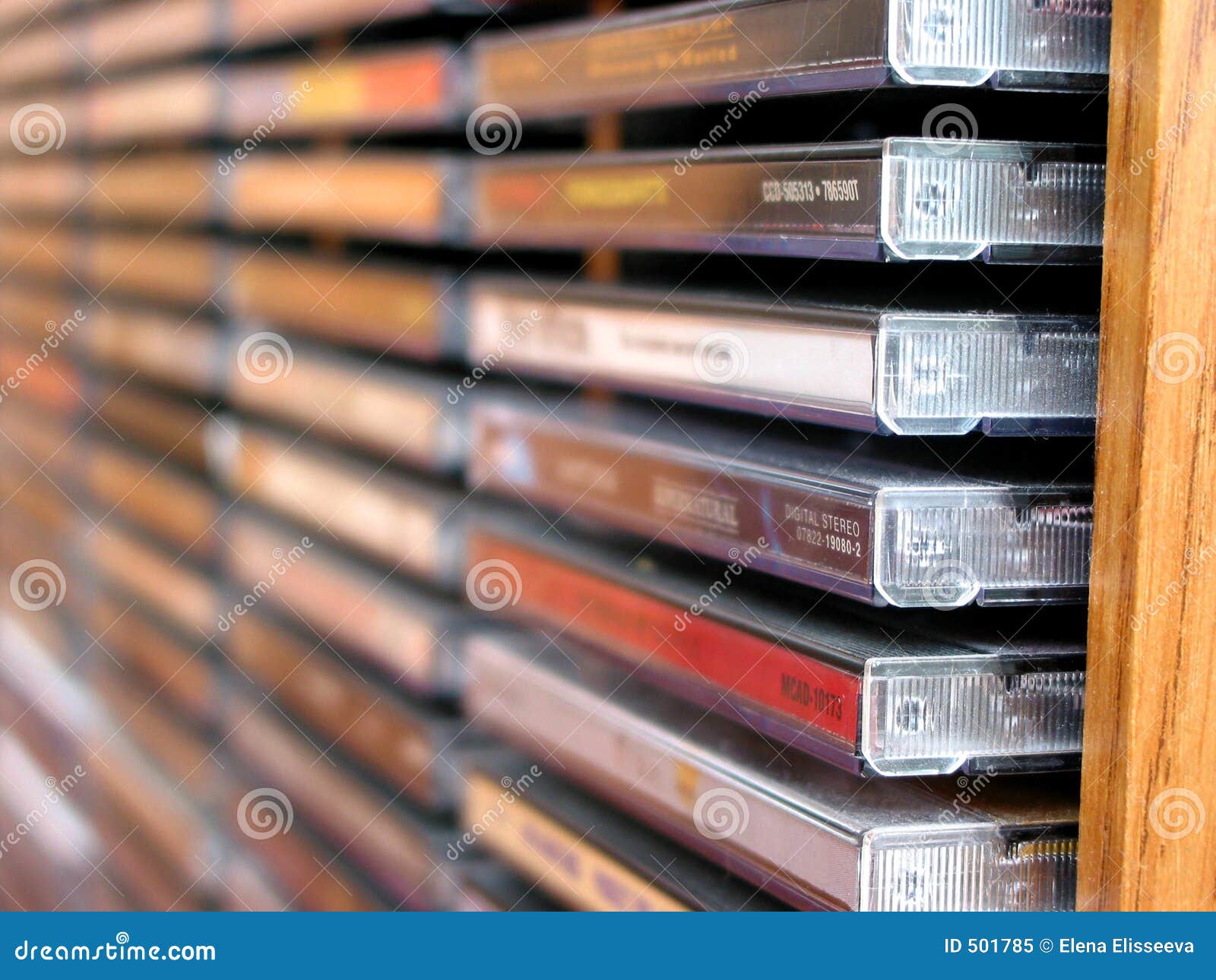 Pile cd de musique image stock. Image of wooden, support - 501785