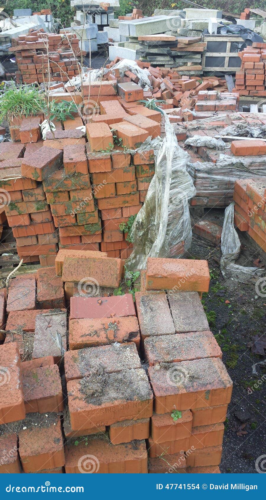 Pile of Construction Rubble Stock Photo - Image of fines, paint: 47741554