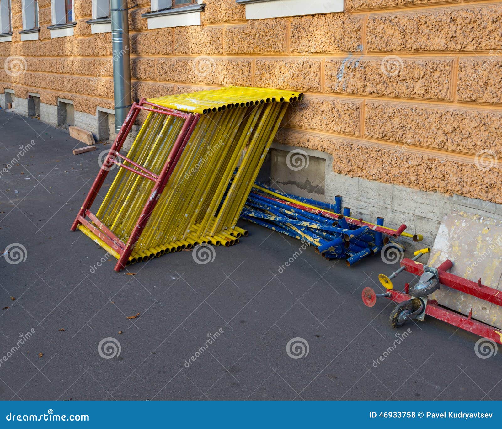 Pile of Constrution Scaffold Stock Photo - Image of scaffolding, build ...