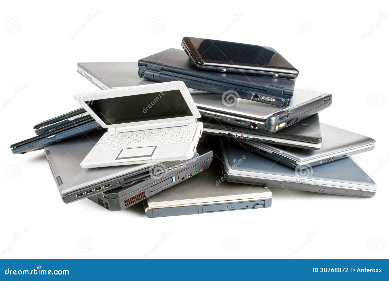 Pile D'ordinateurs Portables Photo stock - Image du utilisé, ordinateur ...