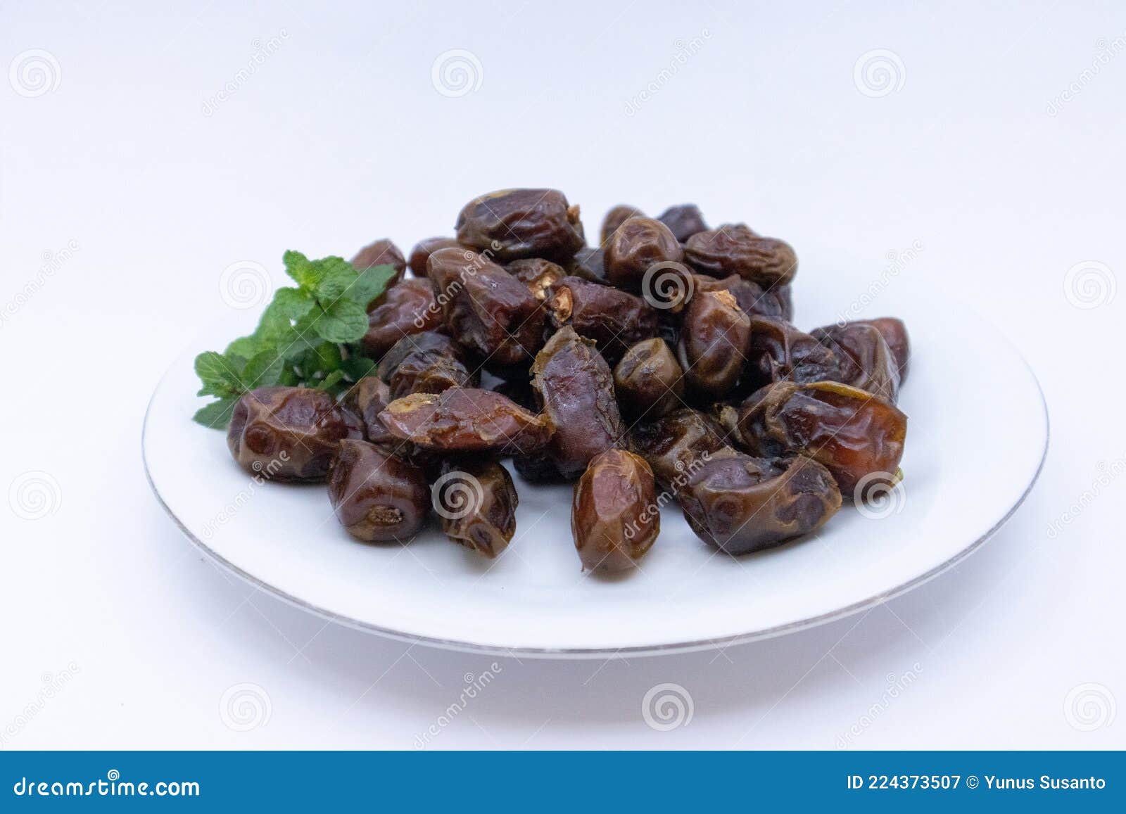 Pile of Dates with Green Leaf Garnish Stock Image - Image of kurma ...