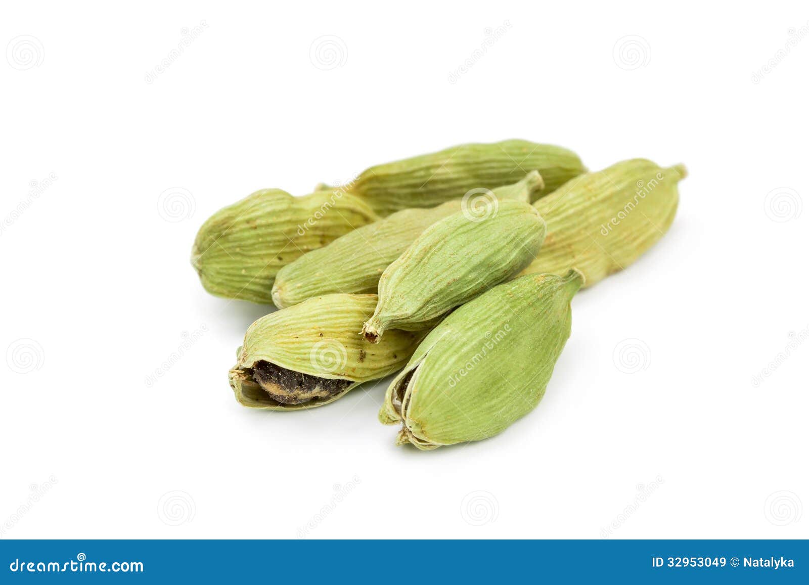 Pile de cardamome entier image stock. Image du herbal - 32953049